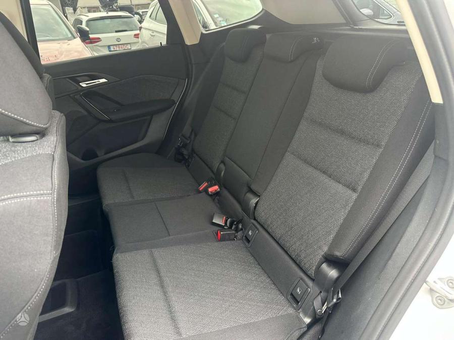 White BMW X1 2023 in Vilnius, with an engine capacity of 1.50 L and mileage of 178 thousand km for 24900 €, photo 20 on AUTOMOTO.COM.LV