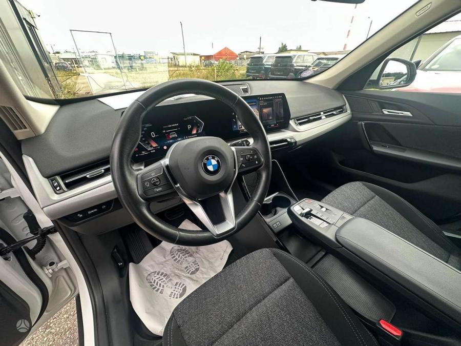 White BMW X1 2023 in Vilnius, with an engine capacity of 1.50 L and mileage of 178 thousand km for 24900 €, photo 25 on AUTOMOTO.COM.LV