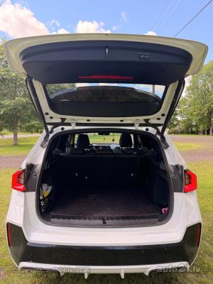 White BMW X1 2023 in Tallinn, with an engine capacity of 1.50 L and mileage of 60 thousand km for 40000 €, photo 10 on AUTOMOTO.COM.LV
