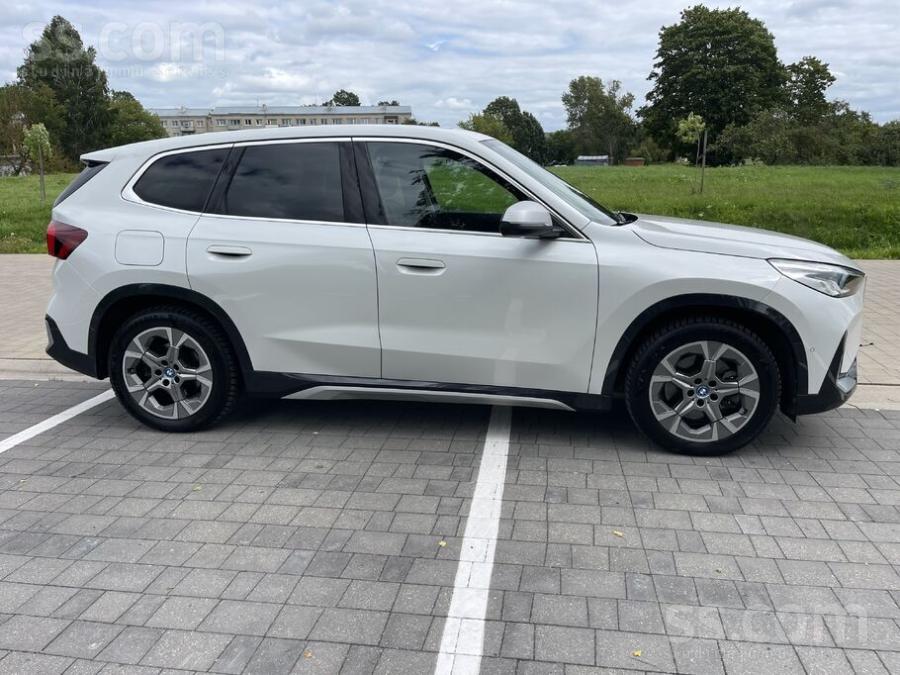 White BMW X1 2023 in Riga, with an engine capacity of 1.50 L and mileage of 58 thousand km for 33900 €, photo 6 on AUTOMOTO.COM.LV