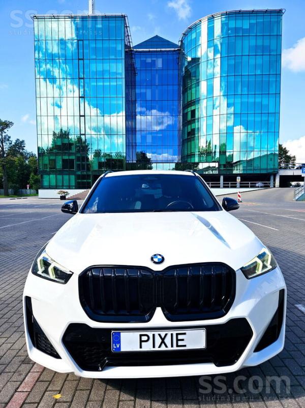 White BMW X1 2023 in Riga, with an engine capacity of 1.50 L and mileage of 102 thousand km for 33880 €, photo 6 on AUTOMOTO.COM.LV