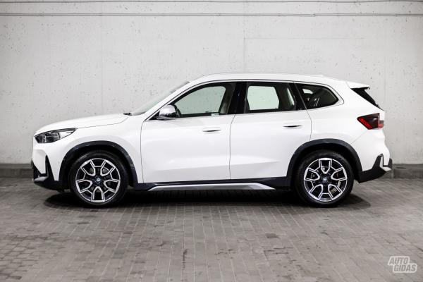 White BMW X1 2023 in Vilnius, with an engine capacity of 1.50 L and mileage of 47 thousand km for 32991 €, photo 7 on AUTOMOTO.COM.LV