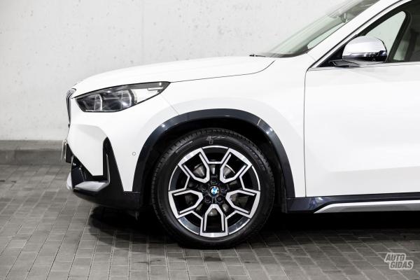 White BMW X1 2023 in Vilnius, with an engine capacity of 1.50 L and mileage of 47 thousand km for 32991 €, photo 8 on AUTOMOTO.COM.LV