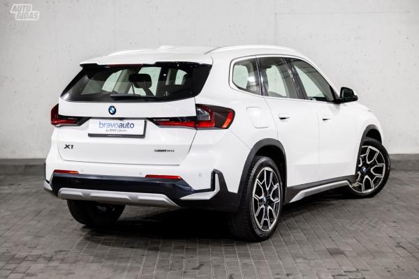 White BMW X1 2023 in Vilnius, with an engine capacity of 1.50 L and mileage of 47 thousand km for 32991 €, photo 10 on AUTOMOTO.COM.LV