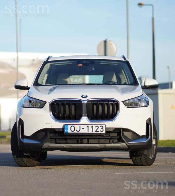 White BMW X1 2024 in Riga, with an engine capacity of 1.50 L and mileage of 15 thousand km for 39200 €, photo 1 on AUTOMOTO.COM.LV