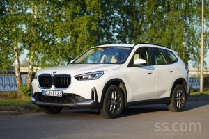 White BMW X1 2024 in Riga, with an engine capacity of 1.50 L and mileage of 15 thousand km for 39200 €, photo 3 on AUTOMOTO.COM.LV