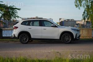 White BMW X1 2024 in Riga, with an engine capacity of 1.50 L and mileage of 15 thousand km for 39200 €, photo 5 on AUTOMOTO.COM.LV