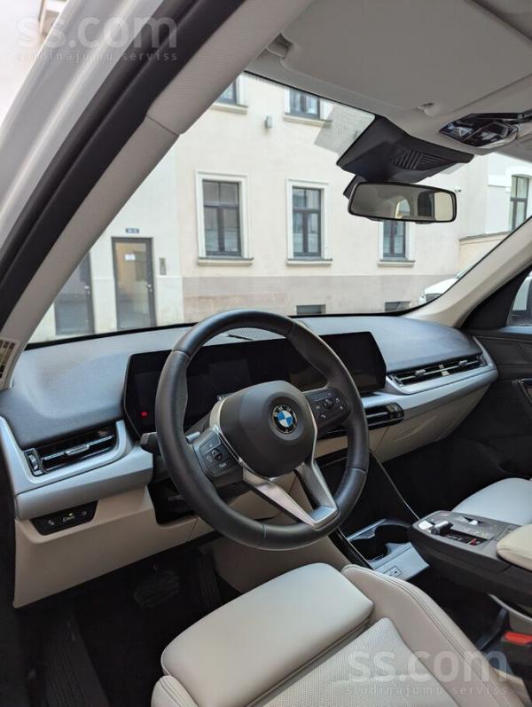 White BMW X1 2024 in Riga, with an engine capacity of 1.50 L and mileage of 15 thousand km for 39200 €, photo 6 on AUTOMOTO.COM.LV