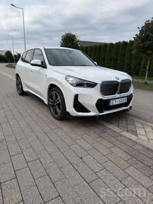 White BMW X1 2024 in Cesis, with an engine capacity of 2.00 L and mileage of 22 thousand km for 39500 €, photo  on AUTOMOTO.COM.LV