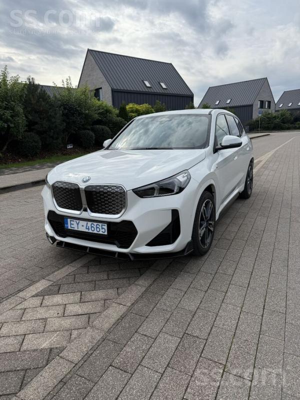 White BMW X1 2024 in Cesis, with an engine capacity of 2.00 L and mileage of 22 thousand km for 39500 €, photo 2 on AUTOMOTO.COM.LV