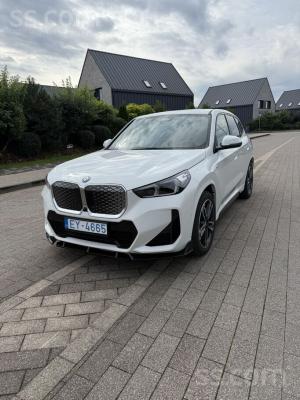 White BMW X1 2024 in Cesis, with an engine capacity of 2.00 L and mileage of 22 thousand km for 39500 €, photo 3 on AUTOMOTO.COM.LV