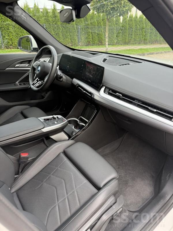 White BMW X1 2024 in Cesis, with an engine capacity of 2.00 L and mileage of 22 thousand km for 39500 €, photo 5 on AUTOMOTO.COM.LV
