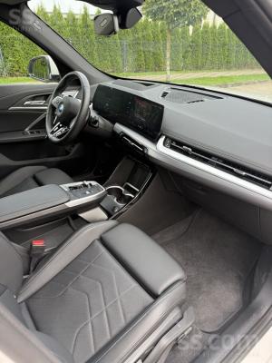 White BMW X1 2024 in Cesis, with an engine capacity of 2.00 L and mileage of 22 thousand km for 39500 €, photo 6 on AUTOMOTO.COM.LV
