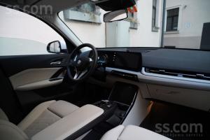White BMW X1 2024 in Riga, with an engine capacity of 1.50 L and mileage of 15 thousand km for 37000 €, photo 5 on AUTOMOTO.COM.LV