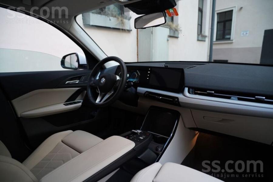 White BMW X1 2024 in Riga, with an engine capacity of 1.50 L and mileage of 15 thousand km for 37000 €, photo 5 on AUTOMOTO.COM.LV