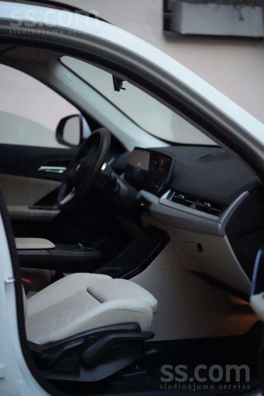 White BMW X1 2024 in Riga, with an engine capacity of 1.50 L and mileage of 15 thousand km for 37000 €, photo 7 on AUTOMOTO.COM.LV