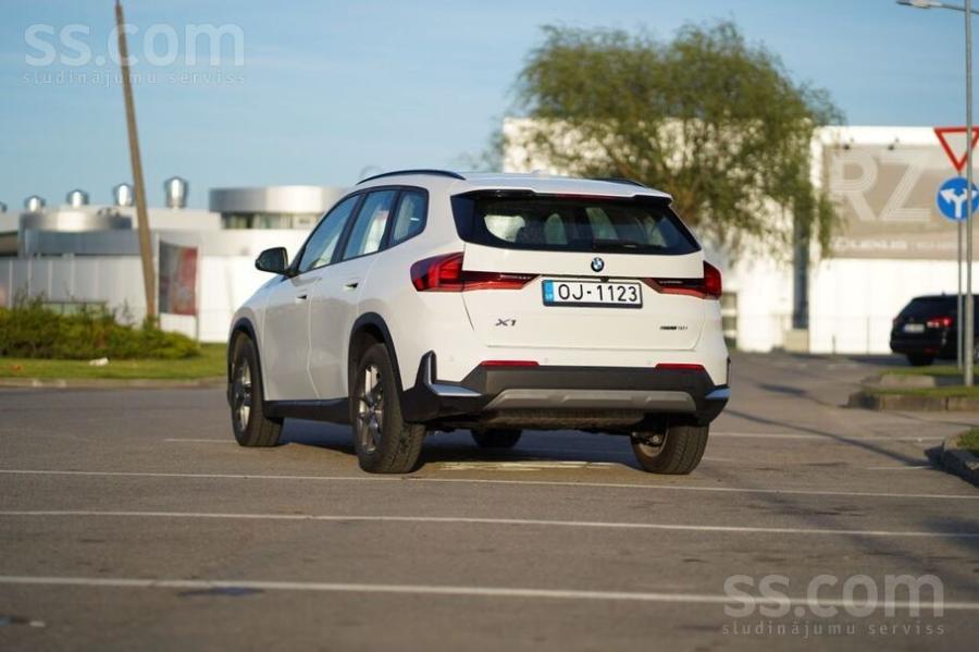 White BMW X1 2024 in Riga, with an engine capacity of 1.50 L and mileage of 15 thousand km for 37000 €, photo 18 on AUTOMOTO.COM.LV