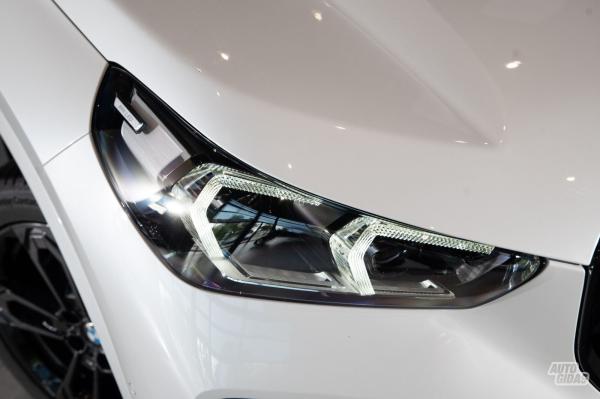 White BMW X1 2024 in Kaunas, with an engine capacity of 1.50 L and mileage of 37 thousand km for 38991 €, photo 3 on AUTOMOTO.COM.LV