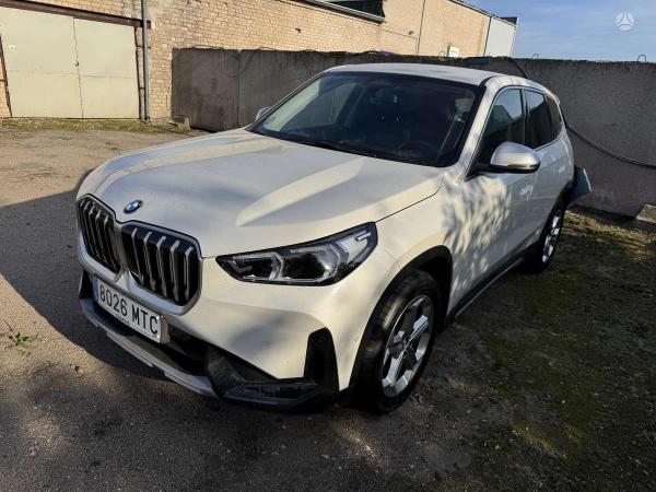 Balts BMW X1 2024 Gargždai, ar dzinēja tilpumu 2.00 L un nobraukumu 24 tūkst. km par 19000 €, foto 1 vietnē AUTOMOTO.COM.LV