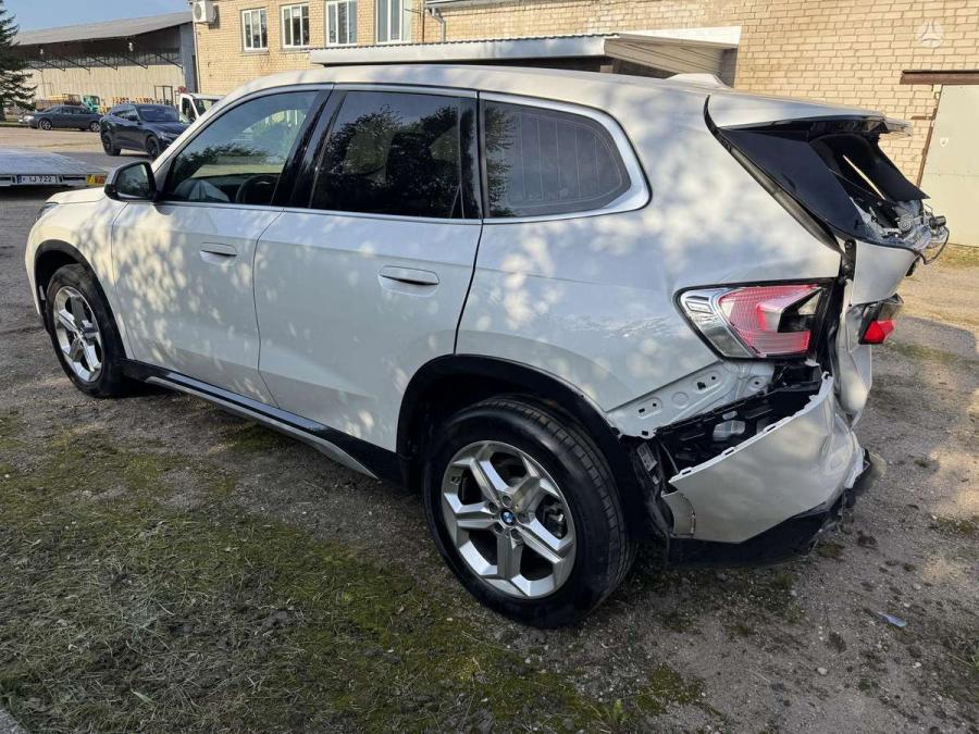Balts BMW X1 2024 Gargždai, ar dzinēja tilpumu 2.00 L un nobraukumu 24 tūkst. km par 19000 €, foto 5 vietnē AUTOMOTO.COM.LV