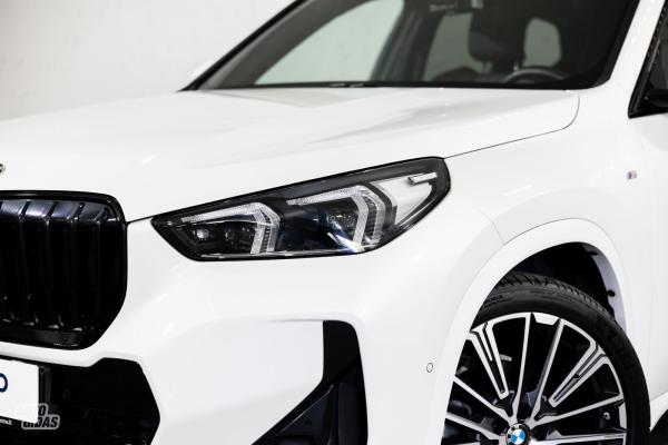 White BMW X1 2024 in Vilnius, with an engine capacity of 2.00 L and mileage of 56 thousand km for 37991 €, photo 3 on AUTOMOTO.COM.LV