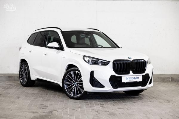 White BMW X1 2024 in Vilnius, with an engine capacity of 2.00 L and mileage of 56 thousand km for 37991 €, photo 6 on AUTOMOTO.COM.LV
