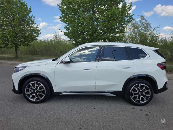 White BMW X1 2025 in Panevezys, with an engine capacity of 2.00 L and mileage of 4 thousand km for 32900 €, photo 2 on AUTOMOTO.COM.LV