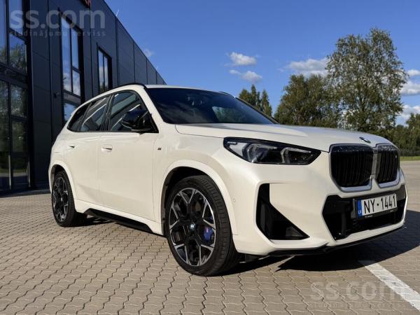 Белый БМВ Х1 2025 в Рига, объемом двигателя 2.00 л и пробегом 15 тыс. км за 48000 €, фото 1 на AUTOMOTO.COM.LV