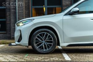 Balts BMW X1 2025 Rīga, ar dzinēja tilpumu 1.50 L un nobraukumu 15 tūkst. km par 42900 €, foto 10 vietnē AUTOMOTO.COM.LV