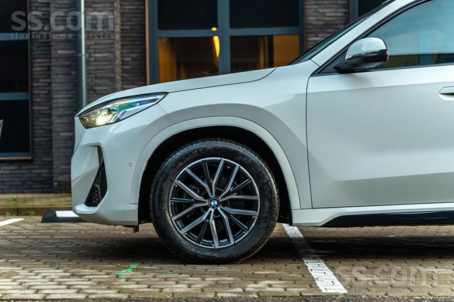 Balts BMW X1 2025 Rīga, ar dzinēja tilpumu 1.50 L un nobraukumu 15 tūkst. km par 42900 €, foto 10 vietnē AUTOMOTO.COM.LV