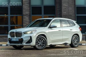 White BMW X1 2025 in Riga, with an engine capacity of 1.50 L and mileage of 15 thousand km for 42900 €, photo  on AUTOMOTO.COM.LV