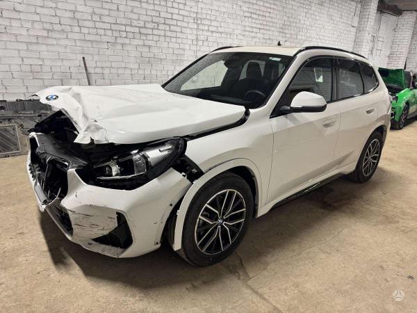 Balts BMW X1 2026 Gargždai, ar dzinēja tilpumu 2.00 L un nobraukumu 11 tūkst. km par 17000 €, foto 5 vietnē AUTOMOTO.COM.LV