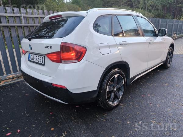White BMW X1 2010 in Riga, with an engine capacity of 2.00 L and mileage of 294 thousand km for 5500 €, photo 11 on AUTOMOTO.COM.LV