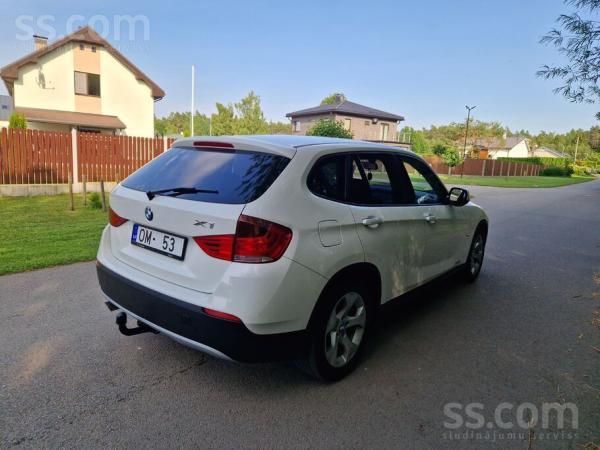 White BMW X1 2010 in Riga, with an engine capacity of 2.00 L and mileage of 177 thousand km for 5500 €, photo 4 on AUTOMOTO.COM.LV