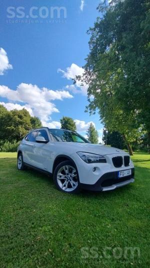 Balts BMW X1 2010 Ogre, ar dzinēja tilpumu 2.00 L un nobraukumu 260 tūkst. km par 6500 €, foto  vietnē AUTOMOTO.COM.LV