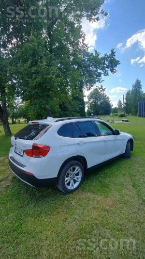Balts BMW X1 2010 Ogre, ar dzinēja tilpumu 2.00 L un nobraukumu 260 tūkst. km par 6500 €, foto 4 vietnē AUTOMOTO.COM.LV