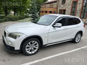 White BMW X1 2011 in Riga, with an engine capacity of 2.00 L and mileage of 256 thousand km for 4949 €, photo  on AUTOMOTO.COM.LV