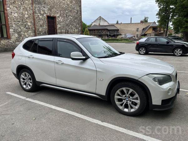 White BMW X1 2011 in Riga, with an engine capacity of 2.00 L and mileage of 256 thousand km for 4949 €, photo 3 on AUTOMOTO.COM.LV
