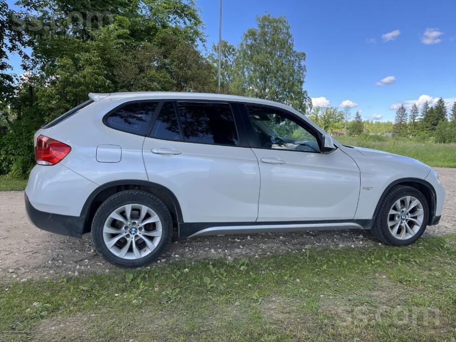 Balts BMW X1 2011 Rīga, ar dzinēja tilpumu 2.00 L un nobraukumu 256 tūkst. km par 4500 €, foto 3 vietnē AUTOMOTO.COM.LV
