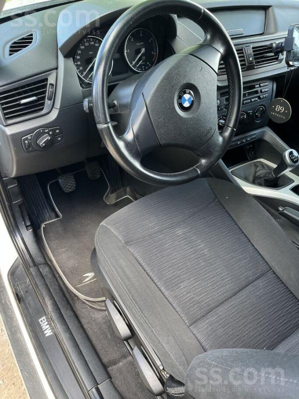 White BMW X1 2011 in Riga, with an engine capacity of 2.00 L and mileage of 256 thousand km for 4500 €, photo 7 on AUTOMOTO.COM.LV