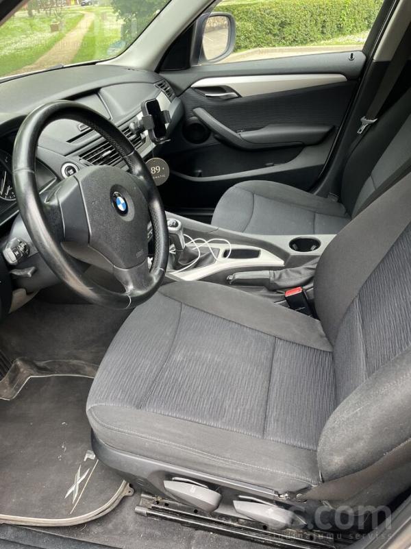 White BMW X1 2011 in Riga, with an engine capacity of 2.00 L and mileage of 256 thousand km for 4500 €, photo 8 on AUTOMOTO.COM.LV