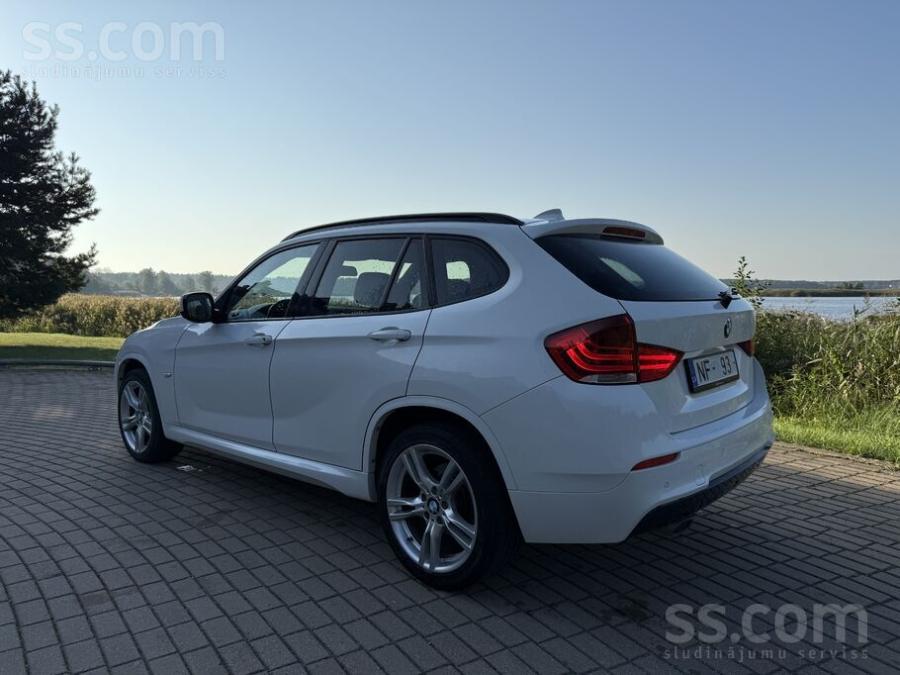 White BMW X1 2011 in Riga, with an engine capacity of 2.00 L and mileage of 239 thousand km for 8200 €, photo 6 on AUTOMOTO.COM.LV