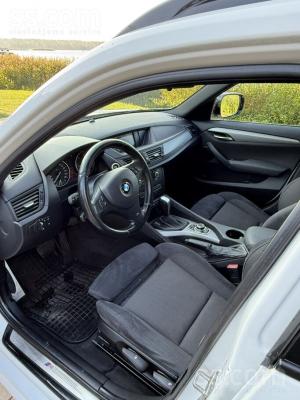 White BMW X1 2011 in Riga, with an engine capacity of 2.00 L and mileage of 239 thousand km for 8200 €, photo 8 on AUTOMOTO.COM.LV