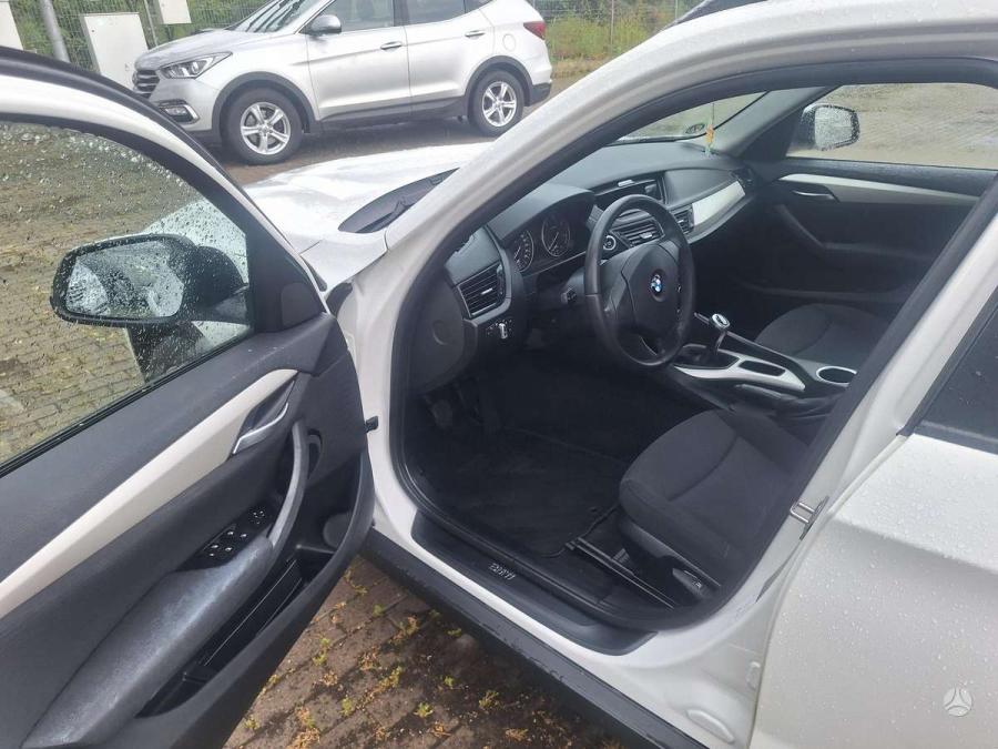 Balts BMW X1 2012 Marijampole, ar dzinēja tilpumu 2.00 L un nobraukumu 180 tūkst. km par 5200 €, foto 11 vietnē AUTOMOTO.COM.LV