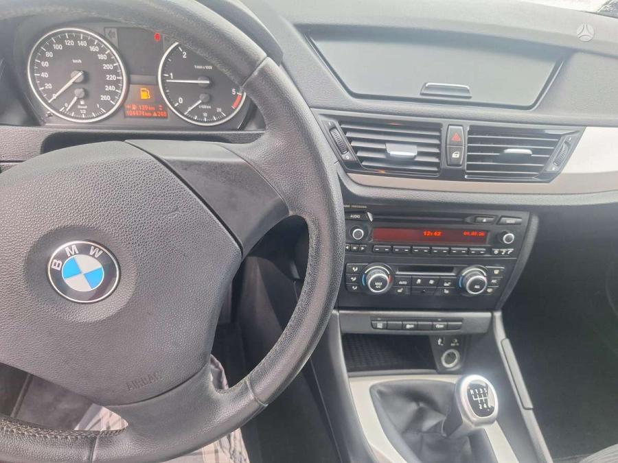 Balts BMW X1 2012 Marijampole, ar dzinēja tilpumu 2.00 L un nobraukumu 180 tūkst. km par 5200 €, foto 15 vietnē AUTOMOTO.COM.LV
