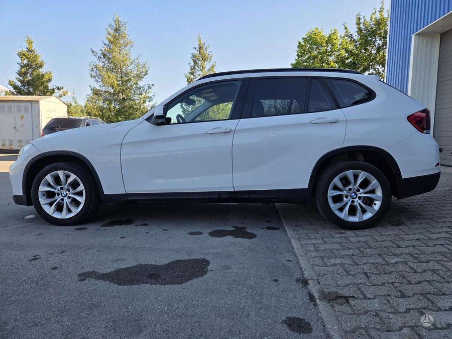 White BMW X1 2012 in Taurage, with an engine capacity of 2.00 L and mileage of 221 thousand km for 6650 €, photo 6 on AUTOMOTO.COM.LV