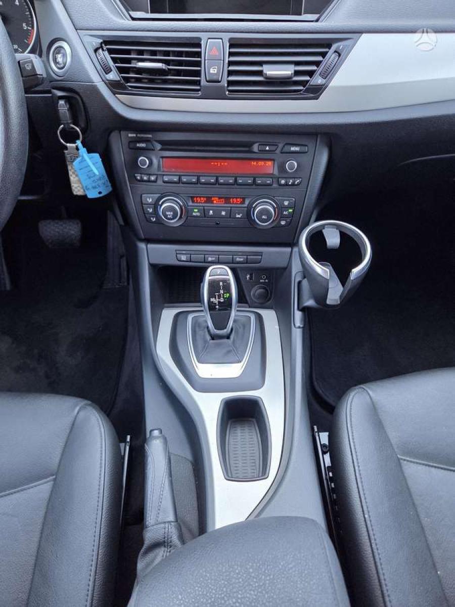 White BMW X1 2012 in Taurage, with an engine capacity of 2.00 L and mileage of 221 thousand km for 6650 €, photo 11 on AUTOMOTO.COM.LV