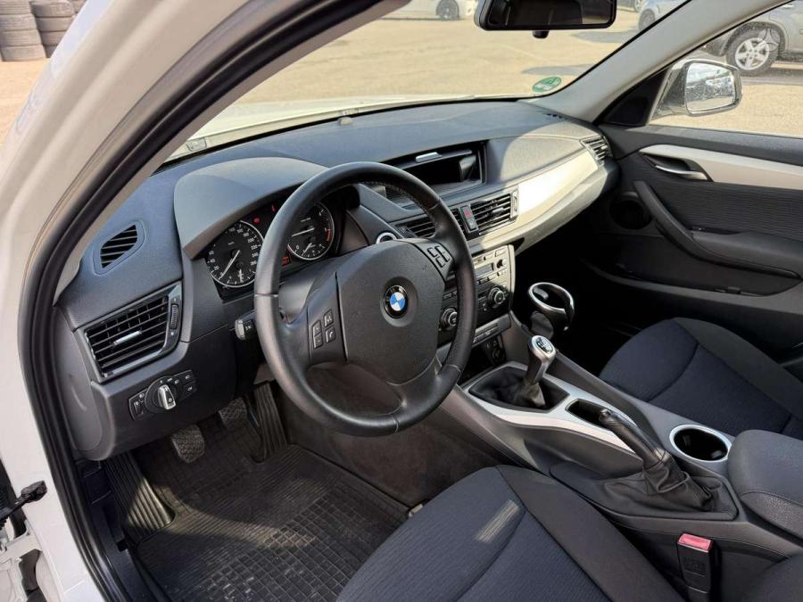 White BMW X1 2012 in Marijampole, with an engine capacity of 2.00 L and mileage of 151 thousand km for 5700 €, photo 11 on AUTOMOTO.COM.LV