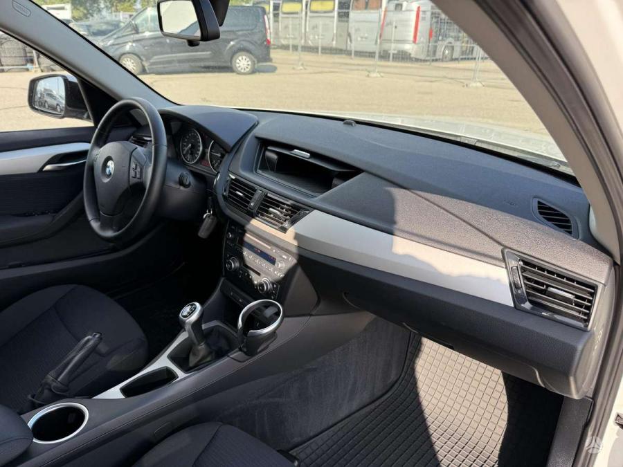 White BMW X1 2012 in Marijampole, with an engine capacity of 2.00 L and mileage of 151 thousand km for 5700 €, photo 12 on AUTOMOTO.COM.LV