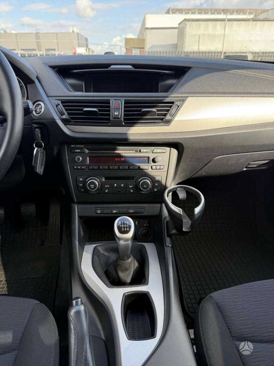 White BMW X1 2012 in Marijampole, with an engine capacity of 2.00 L and mileage of 151 thousand km for 5700 €, photo 13 on AUTOMOTO.COM.LV